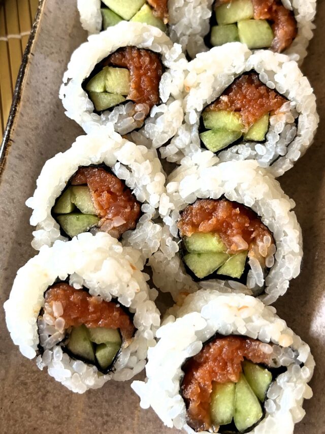 Easy Spicy Salmon and Cucumber Sushi Roll Recipe – The Tasty Bite